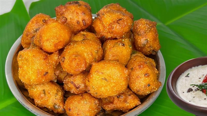 Idli Maavu Kara Bonda Recipe: இட்லி மாவு வைத்து சுடச்சுட கார போண்டா ...